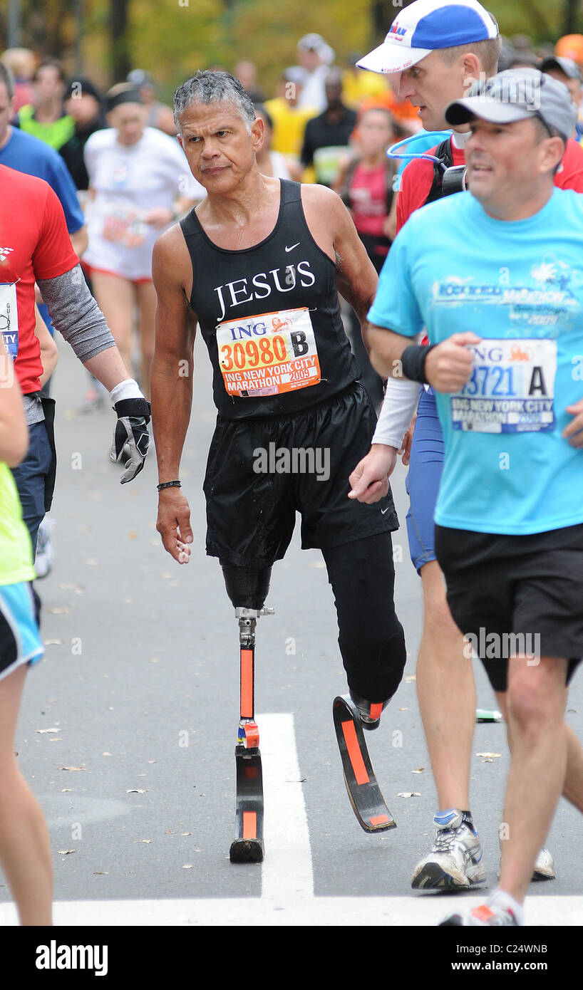 Athlete with prosthetic legs The ING New York City Marathon New York ...