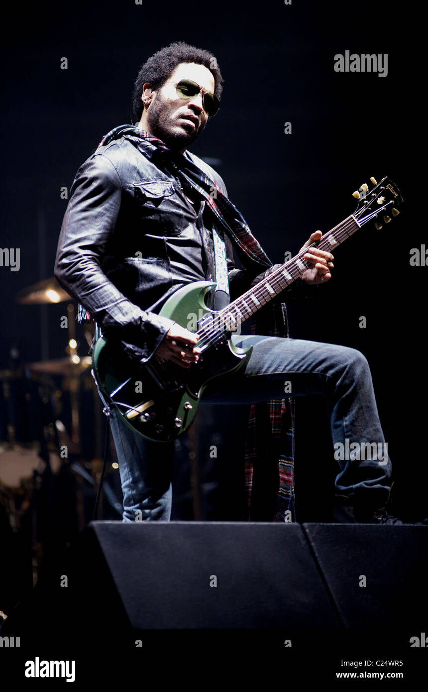 Lenny Kravitz performs at the 'Voodoo Music Experience' in New Orleans ...