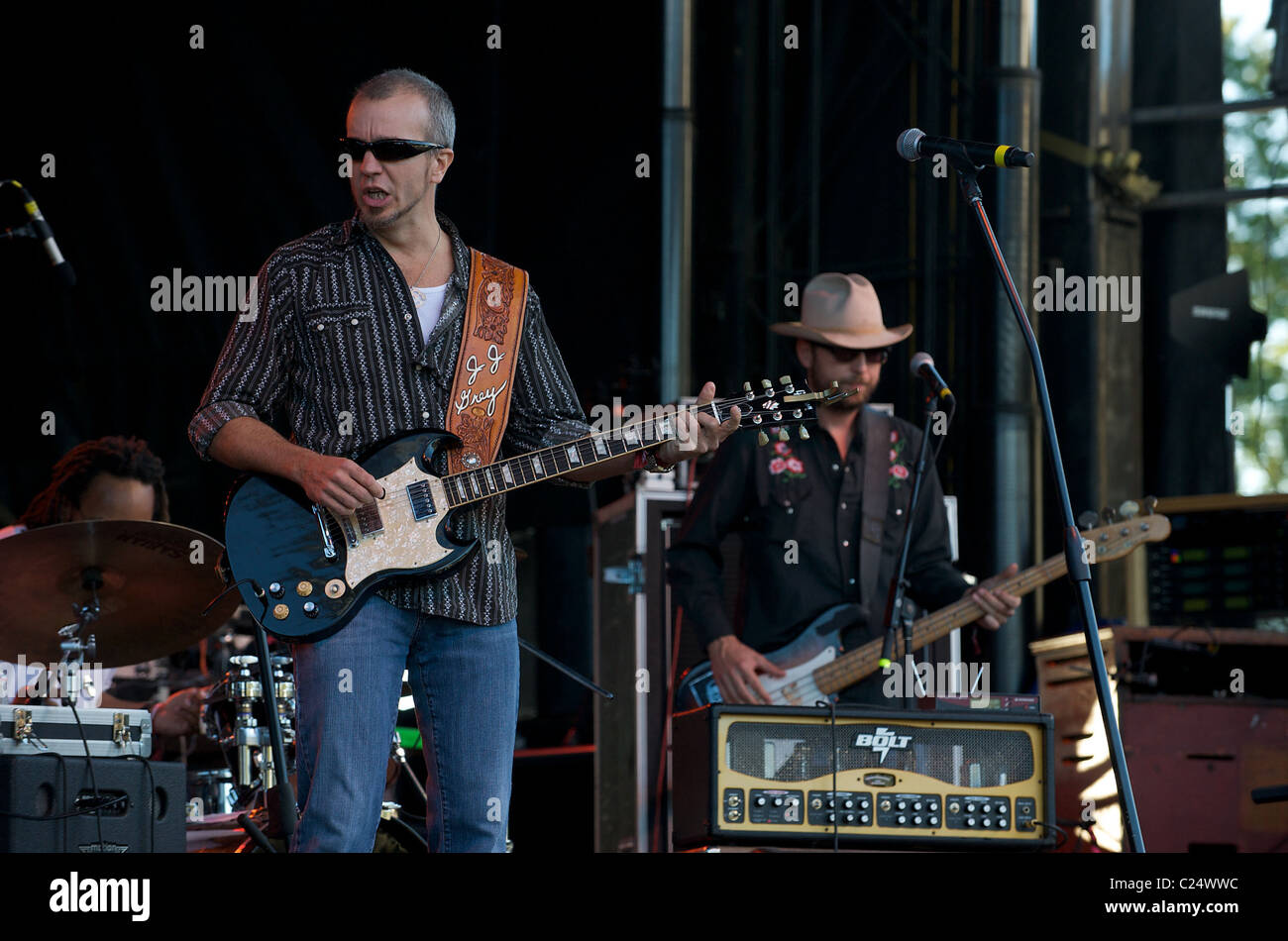 JJ Grey and Mofro play the WWOZ/SoCo stage at the 'Voodoo Music ...