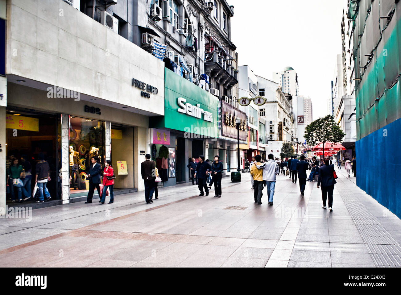 Wuhan china shopping hi-res stock photography and images - Alamy