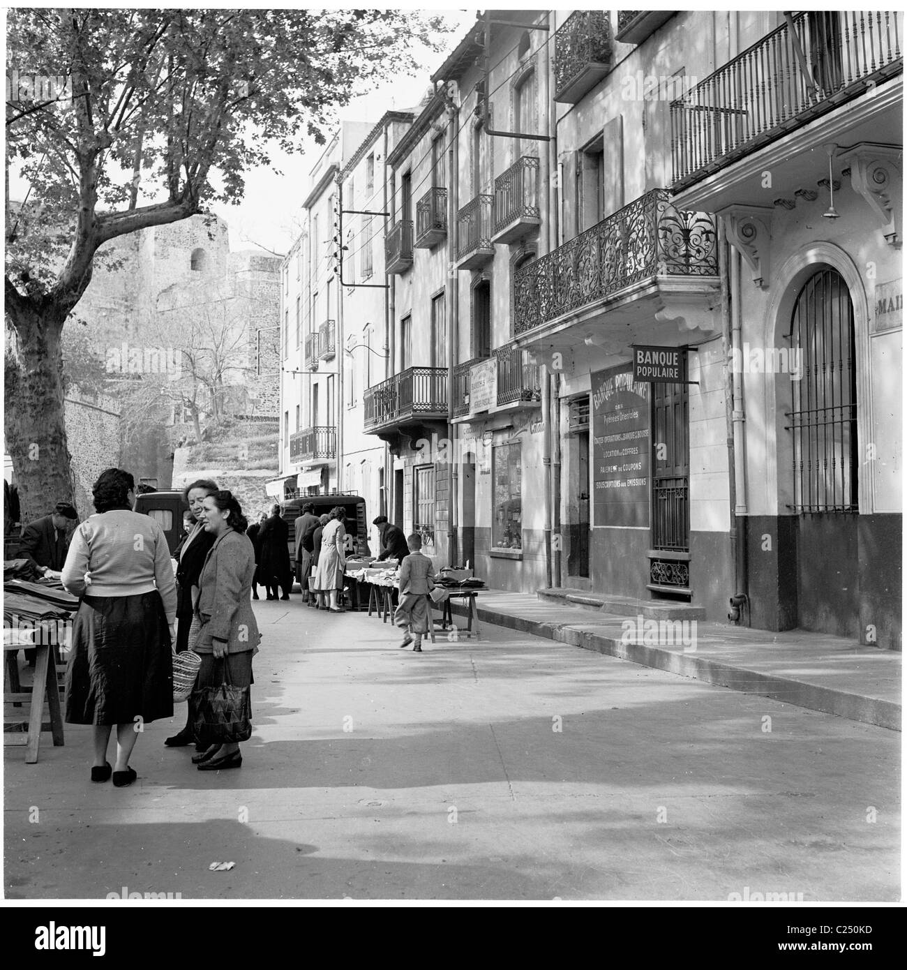 France,1950s. A side street in seaside Mediterranean town of Collioures ...