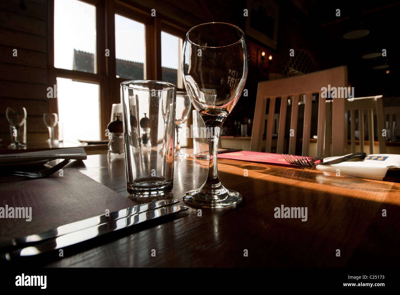 Restaurant table setting hi-res stock photography and images - Alamy