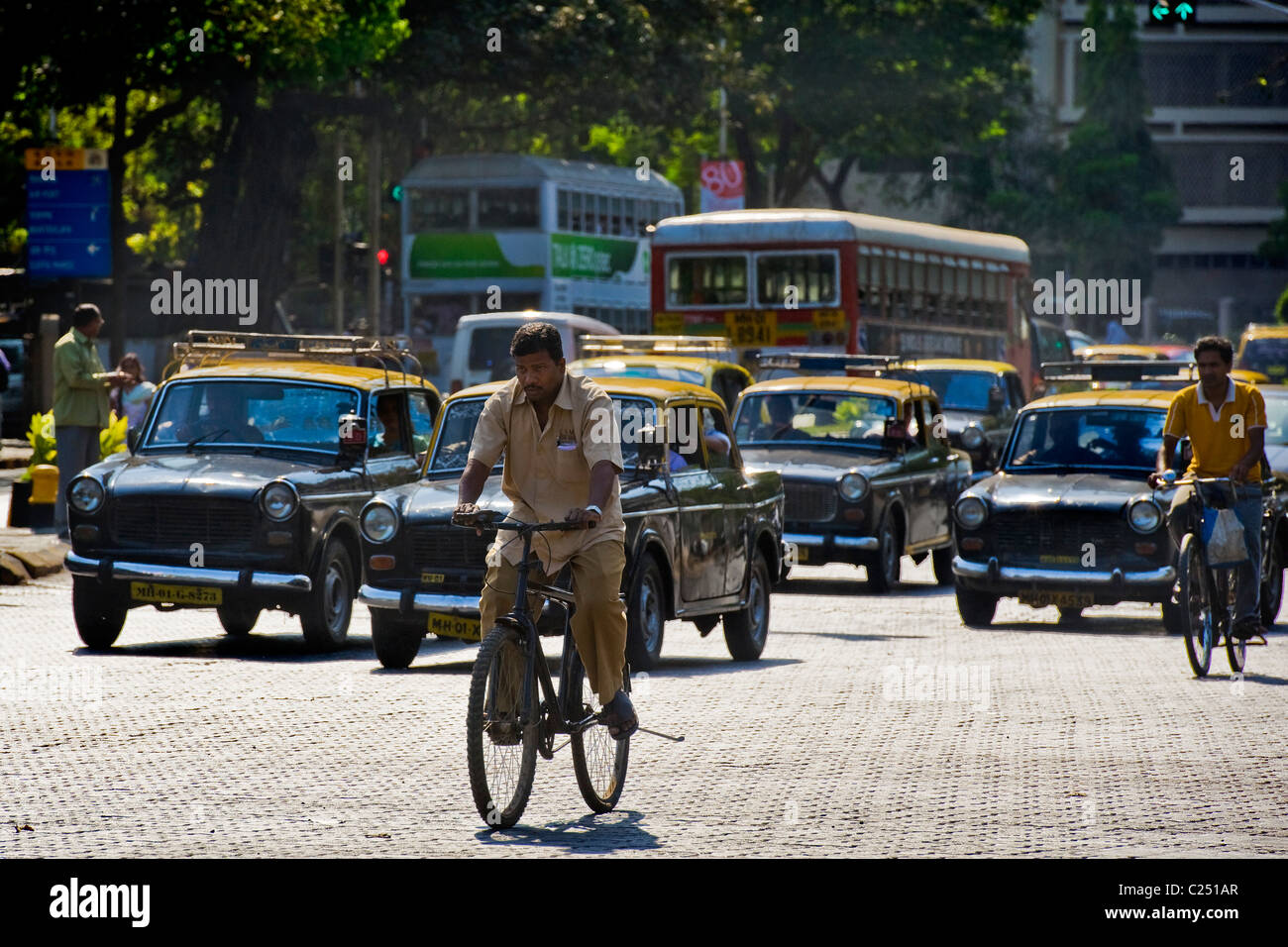 Daily mumbai hi-res stock photography and images - Alamy
