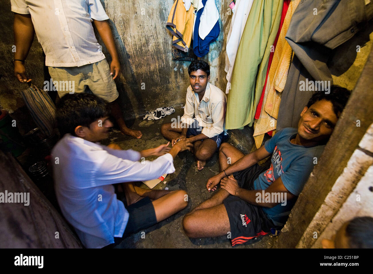Friends, Daily life in the slum near Colaba, Mumbai, India Stock Photo ...
