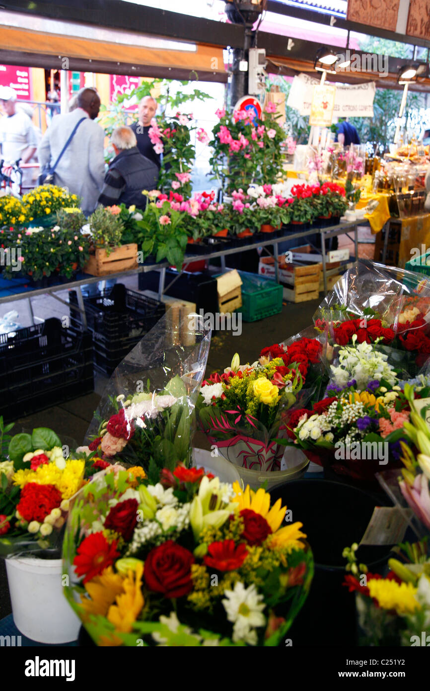 Market stall selling flowers hi-res stock photography and images - Alamy