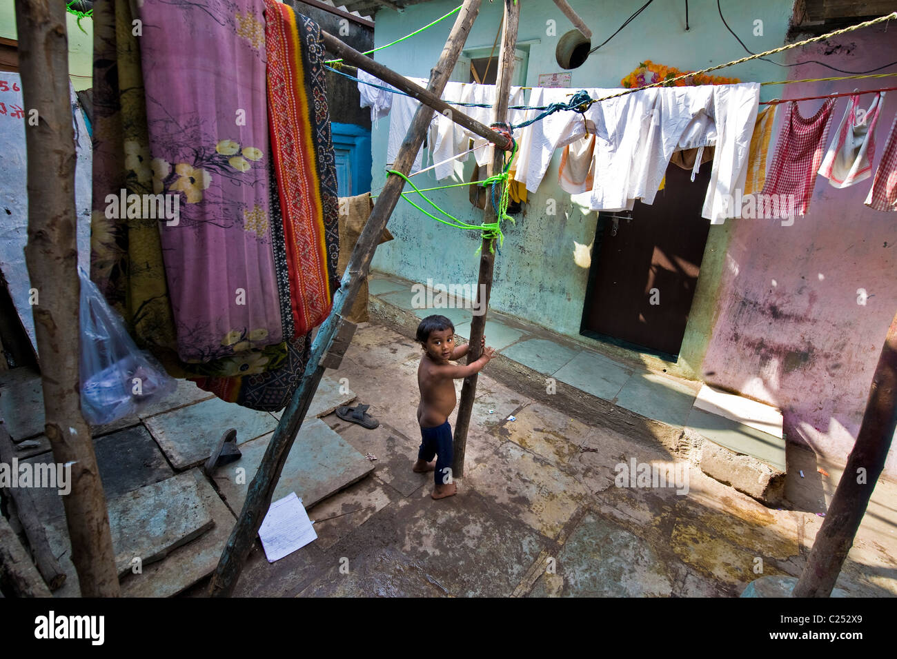 Child in the slum near Colaba area, Mumbai, India Stock Photo - Alamy