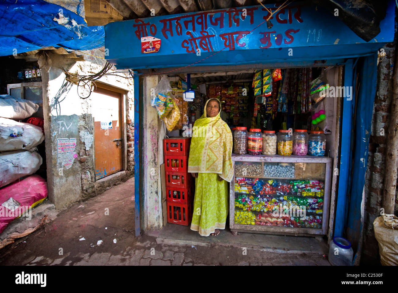 Daily life, Slum near Colaba area, Mumbai, India Stock Photo - Alamy