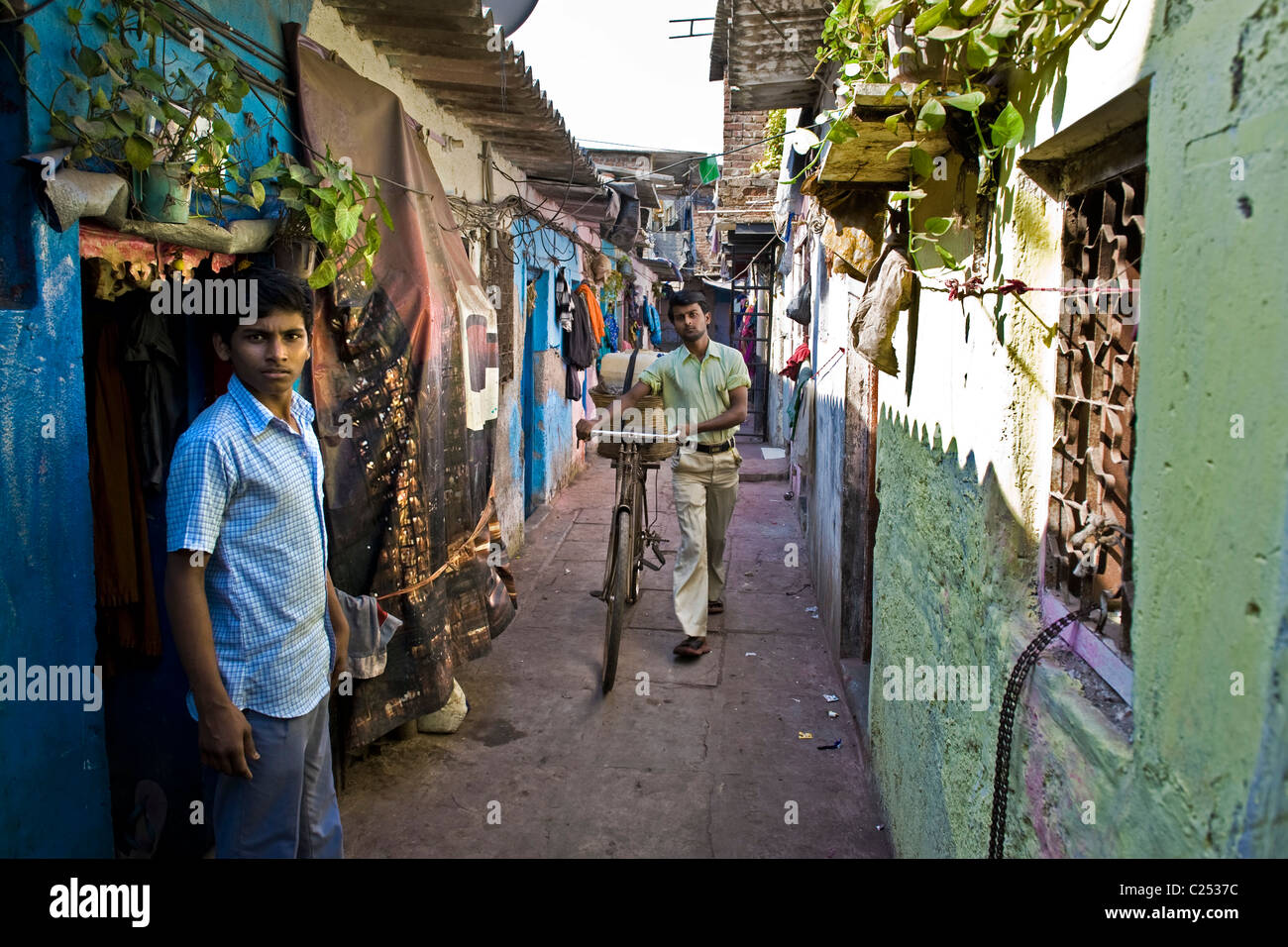 Daily life in the Slum near Colaba area, Mumbai, India Stock Photo - Alamy