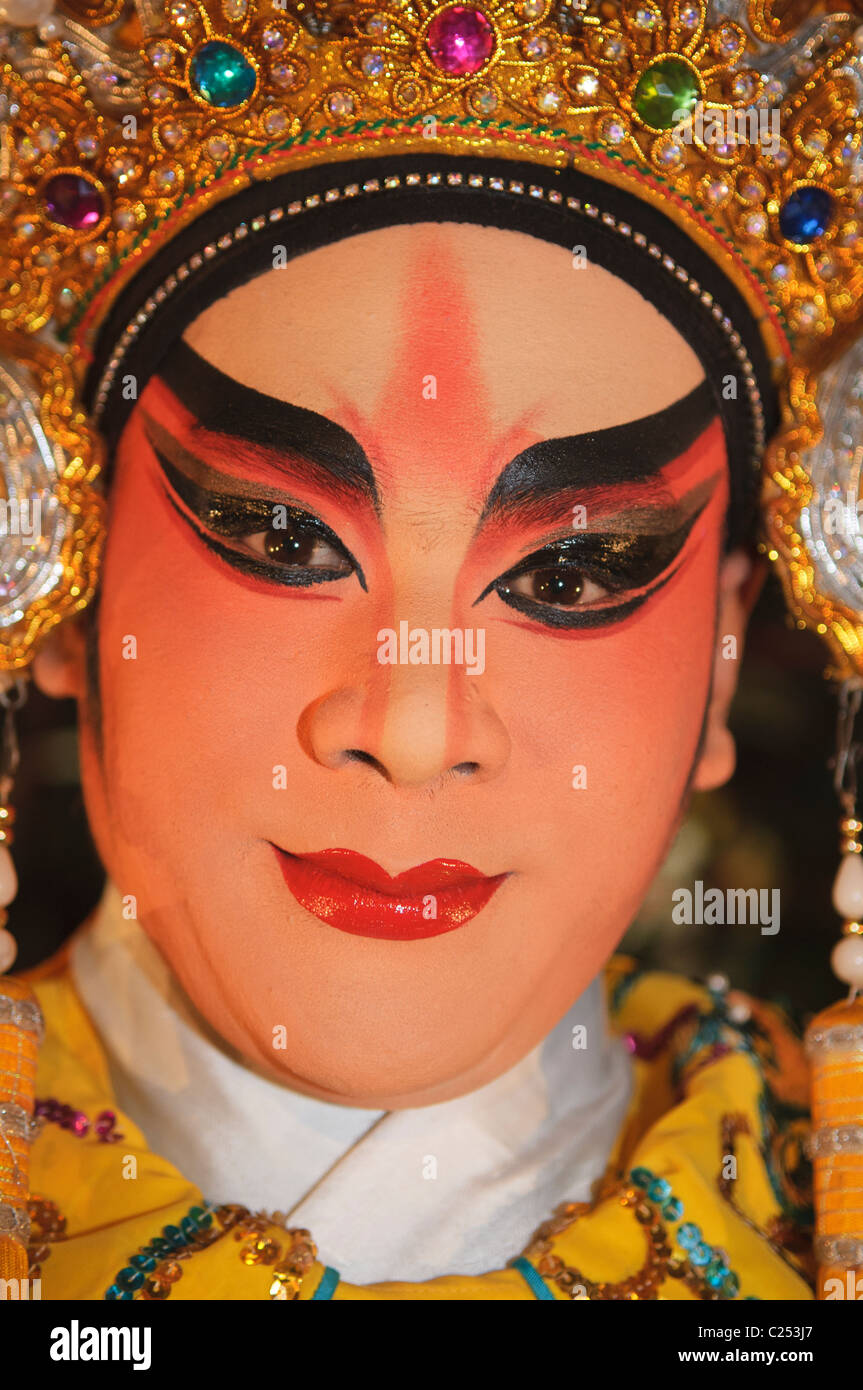 Chinese opera performer backstage in Bangkok, Thailand Stock Photo - Alamy