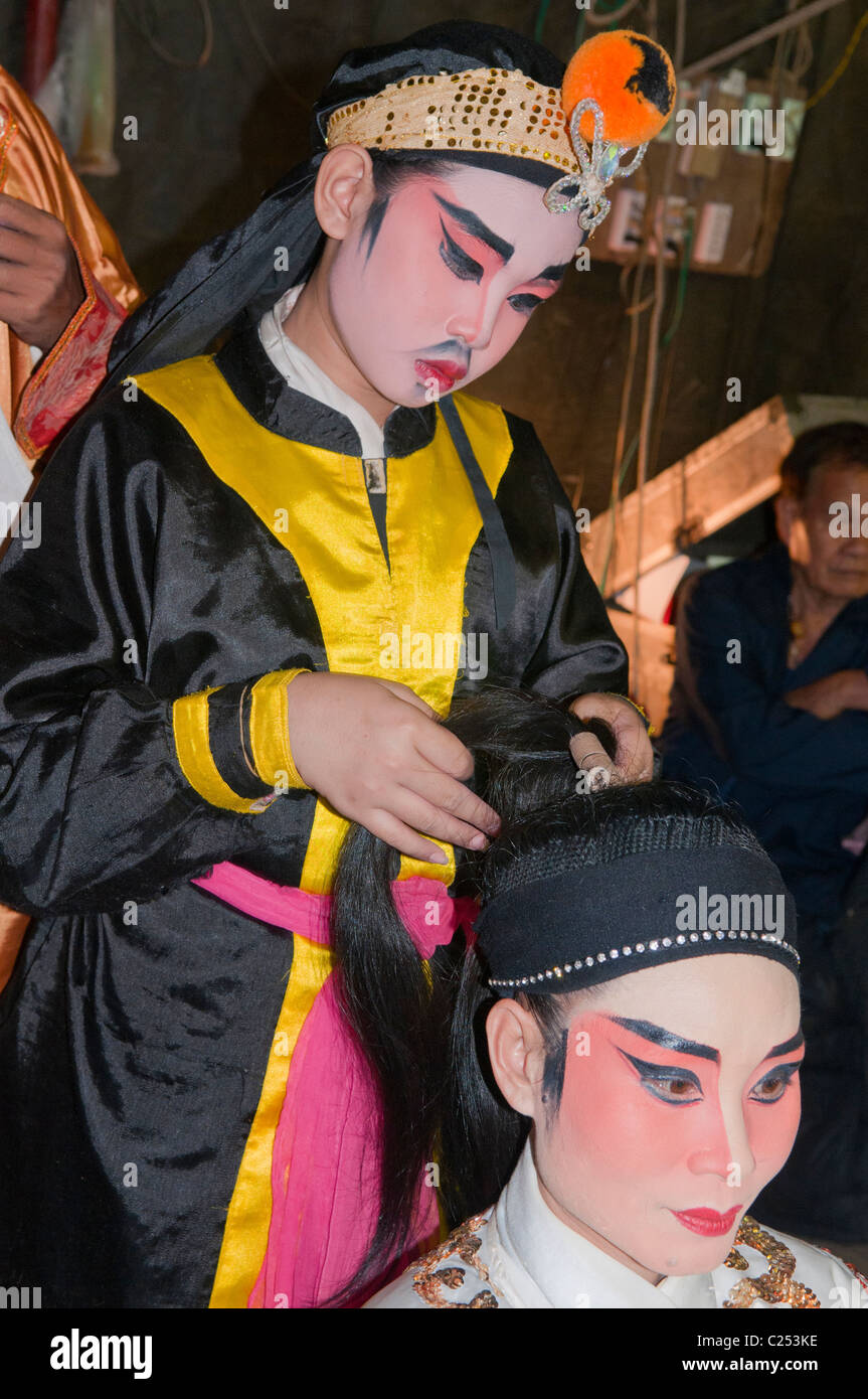 Chinese opera performers backstage in Bangkok, Thailand Stock Photo - Alamy