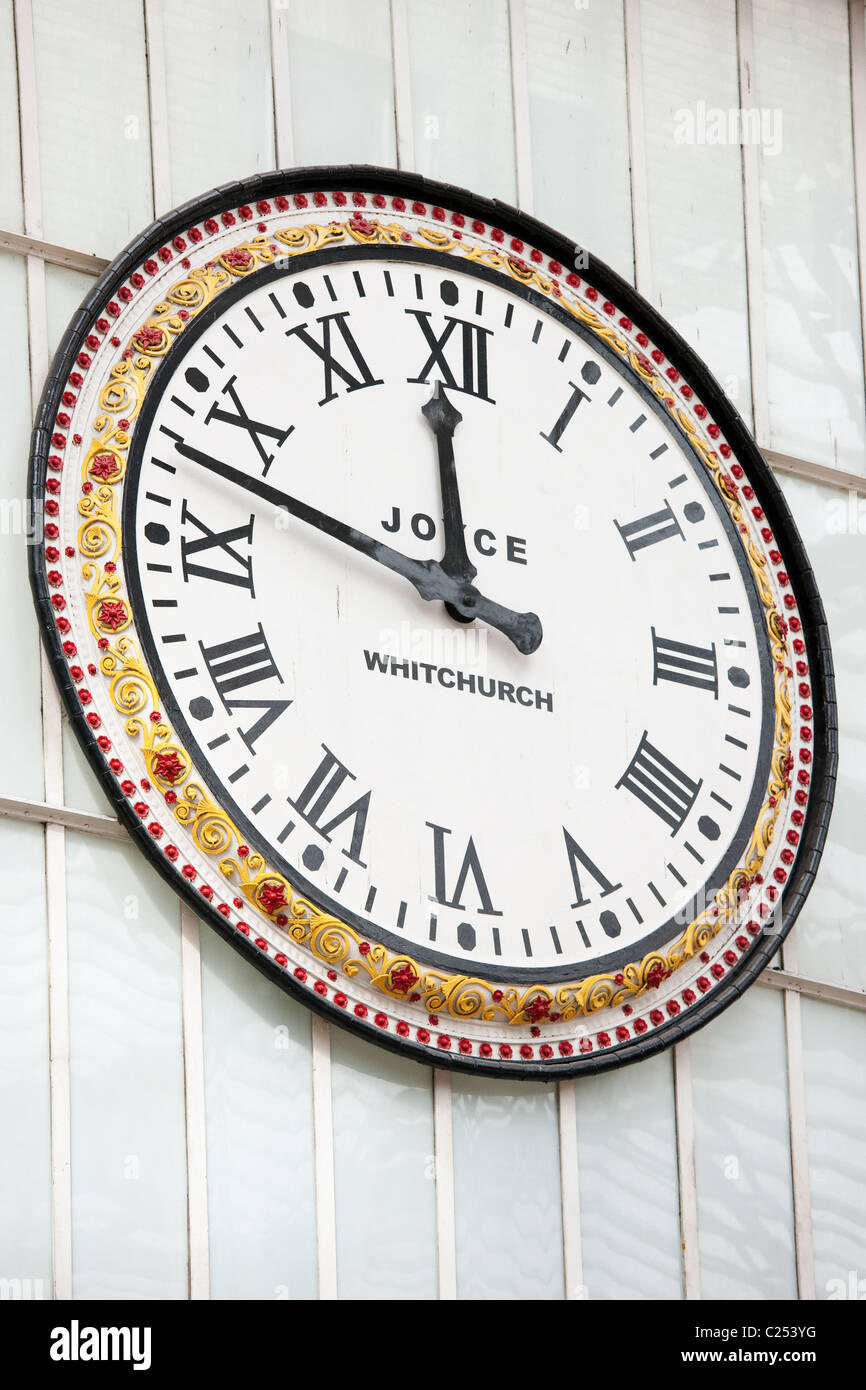 The clock inside Lime St Railway Station, Liverpool Stock Photo - Alamy