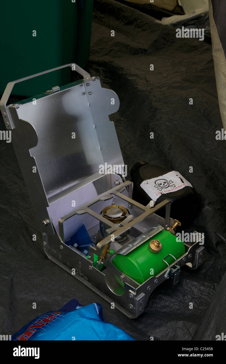 Relief shelter hi-res stock photography and images - Alamy