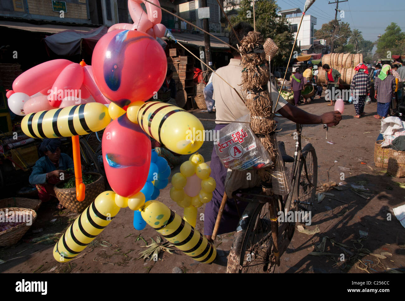 Myanmar burma mandalay street hi-res stock photography and images - Alamy