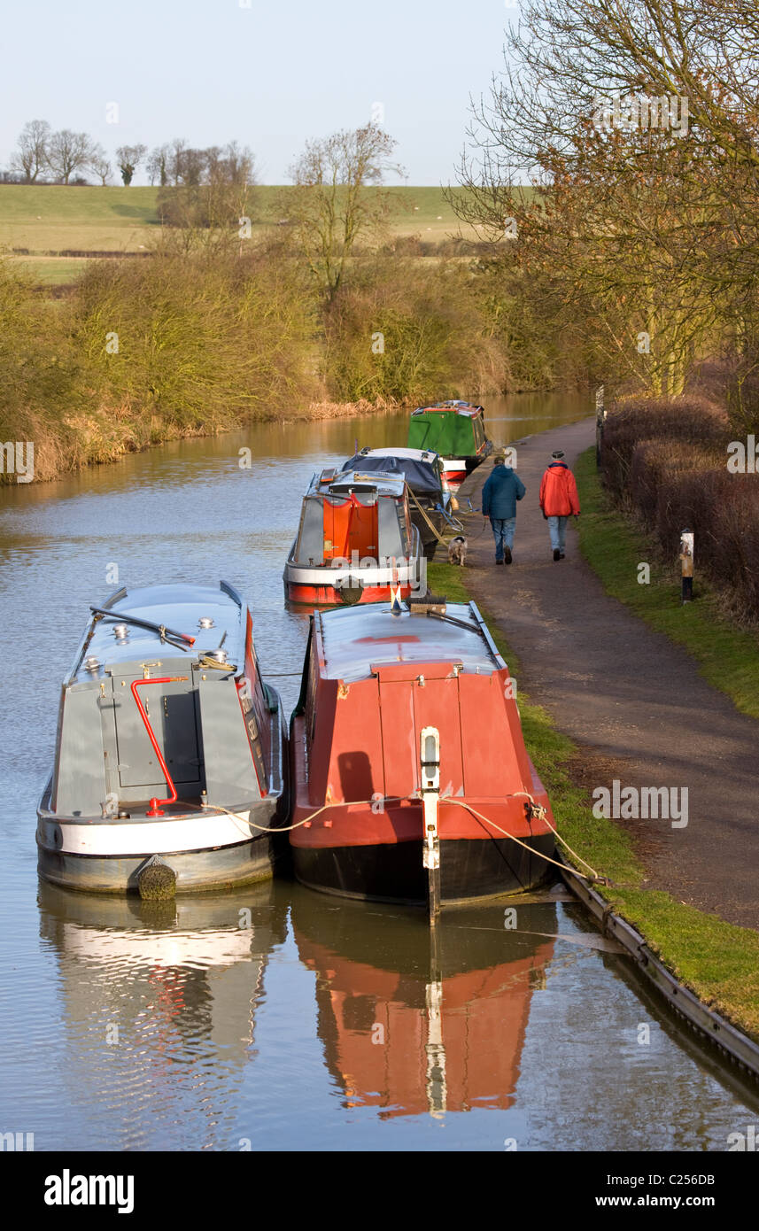 Barge on grand union canal hi-res stock photography and images - Alamy