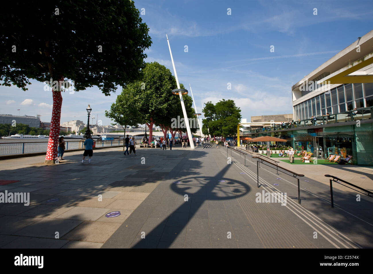 Southbank centre festival hall hi-res stock photography and images - Alamy