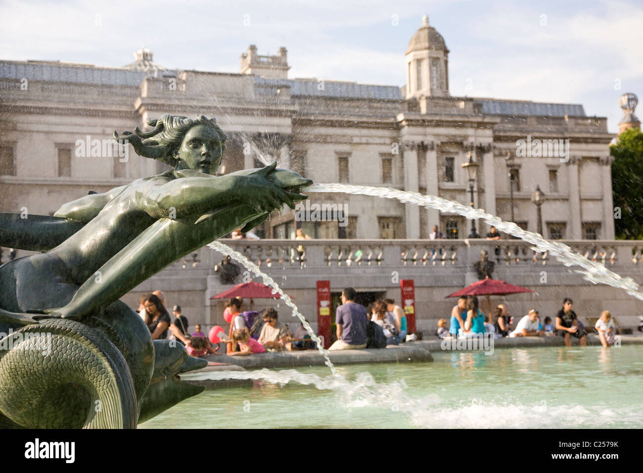 Visit trafalgar square hi-res stock photography and images - Alamy