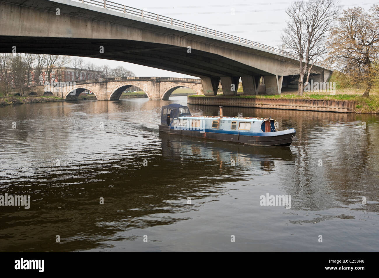 Approach to the lock hi-res stock photography and images - Alamy