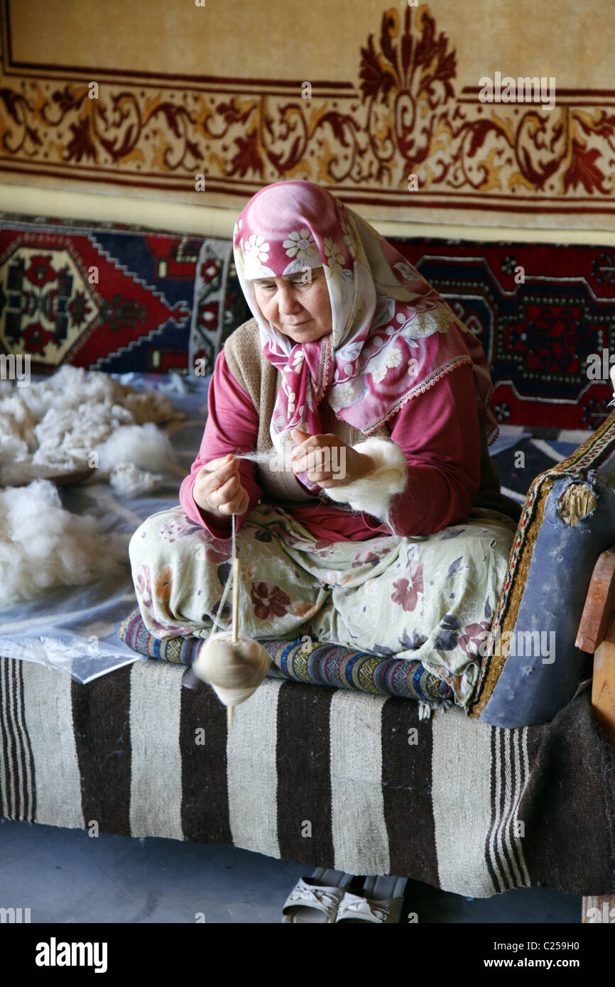 Lady weaver hi-res stock photography and images - Alamy