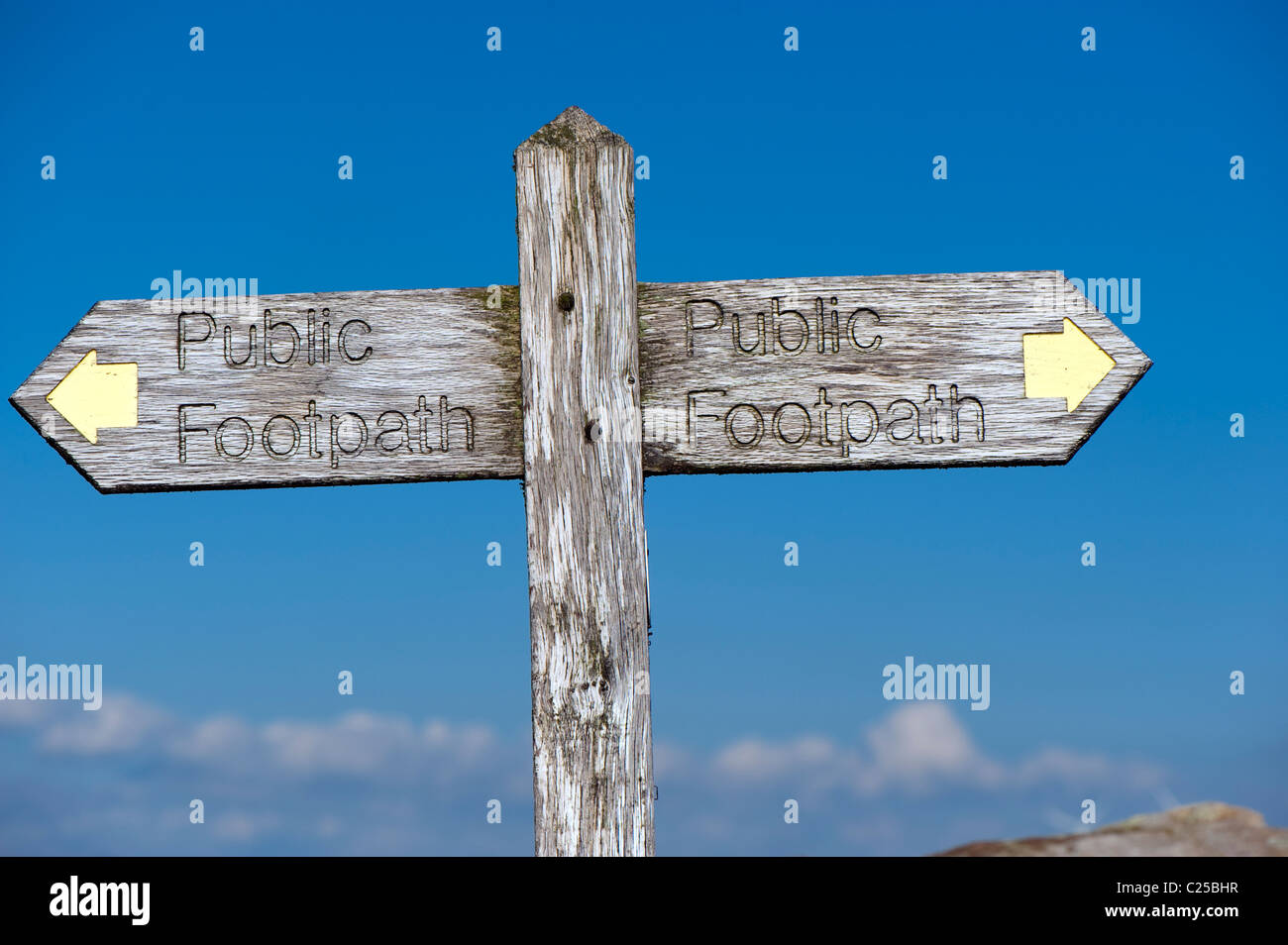 Public footpath sign in countryside Stock Photo - Alamy
