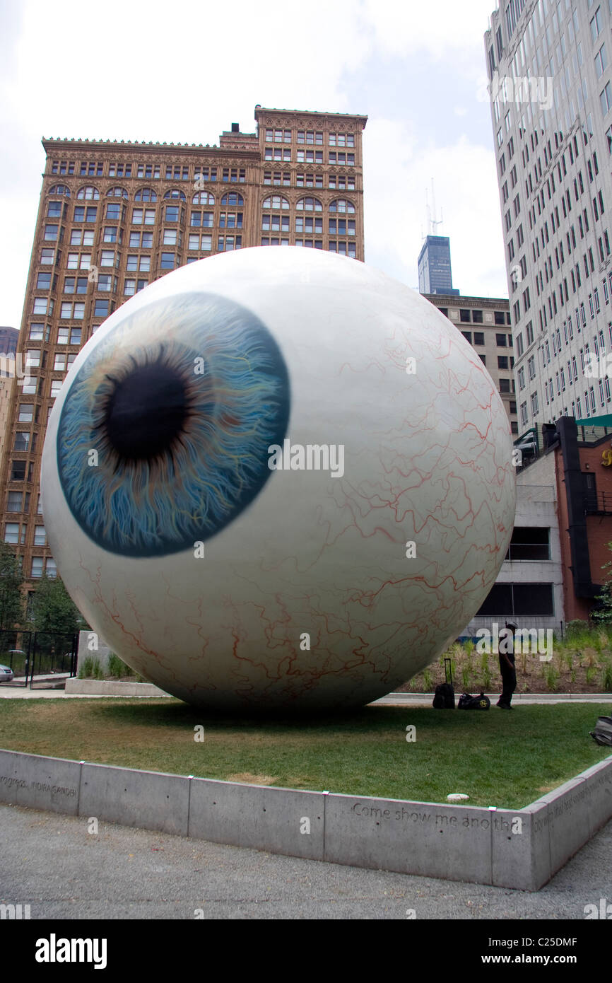 Chicago 30 Foot Tall “Eye” Sculpture by Tony Tasset Stock Photo - Alamy