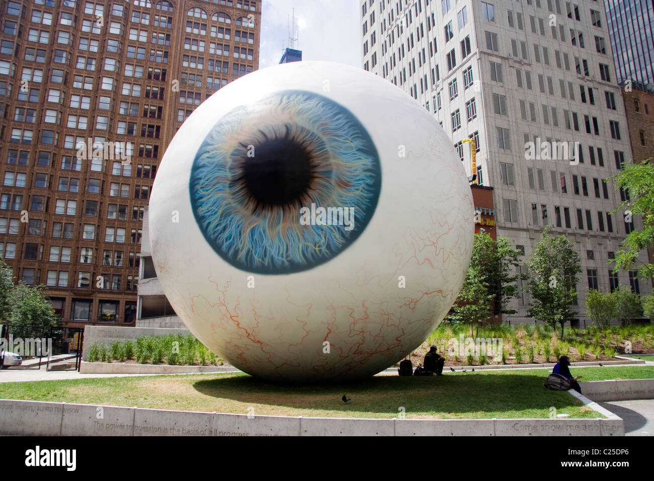 Chicago 30 Foot Tall “Eye” Sculpture by Tony Tasset Stock Photo - Alamy