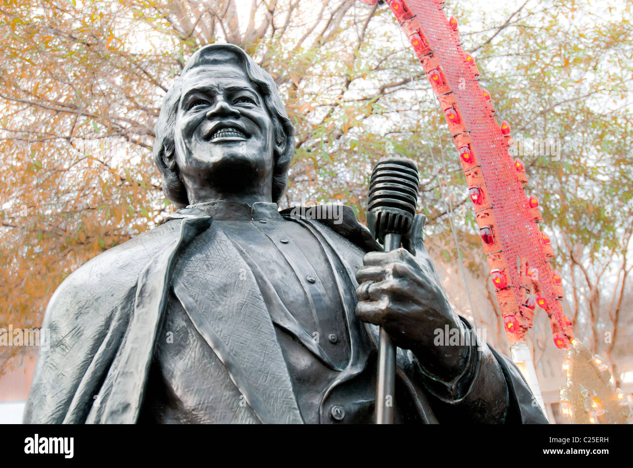 James Brown life-size bronze statue on Broad Street in Augusta, Georgia ...