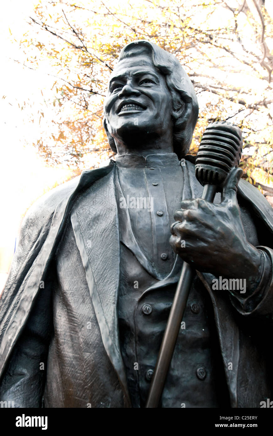 James Brown life-size bronze statue on Broad Street in Augusta, Georgia ...