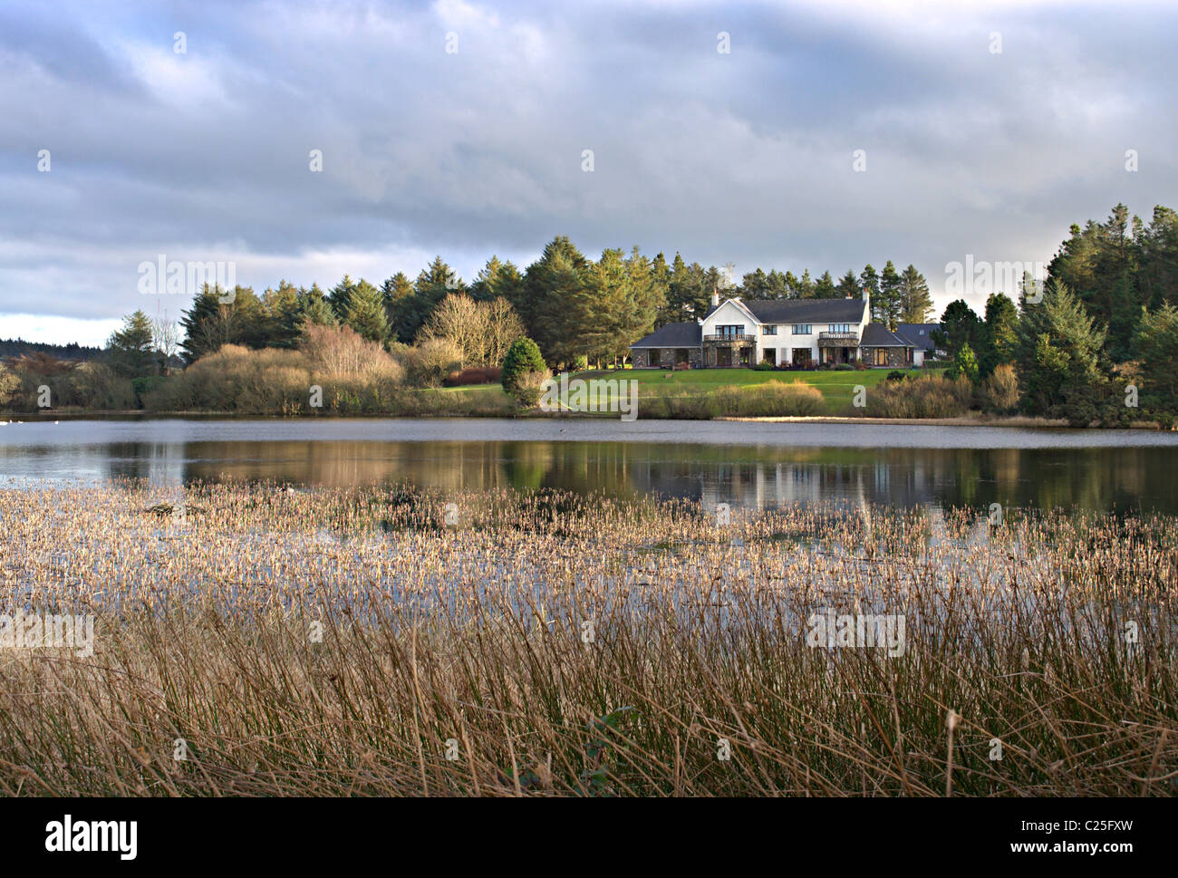 Modern house in rural farm uk hi-res stock photography and images - Alamy