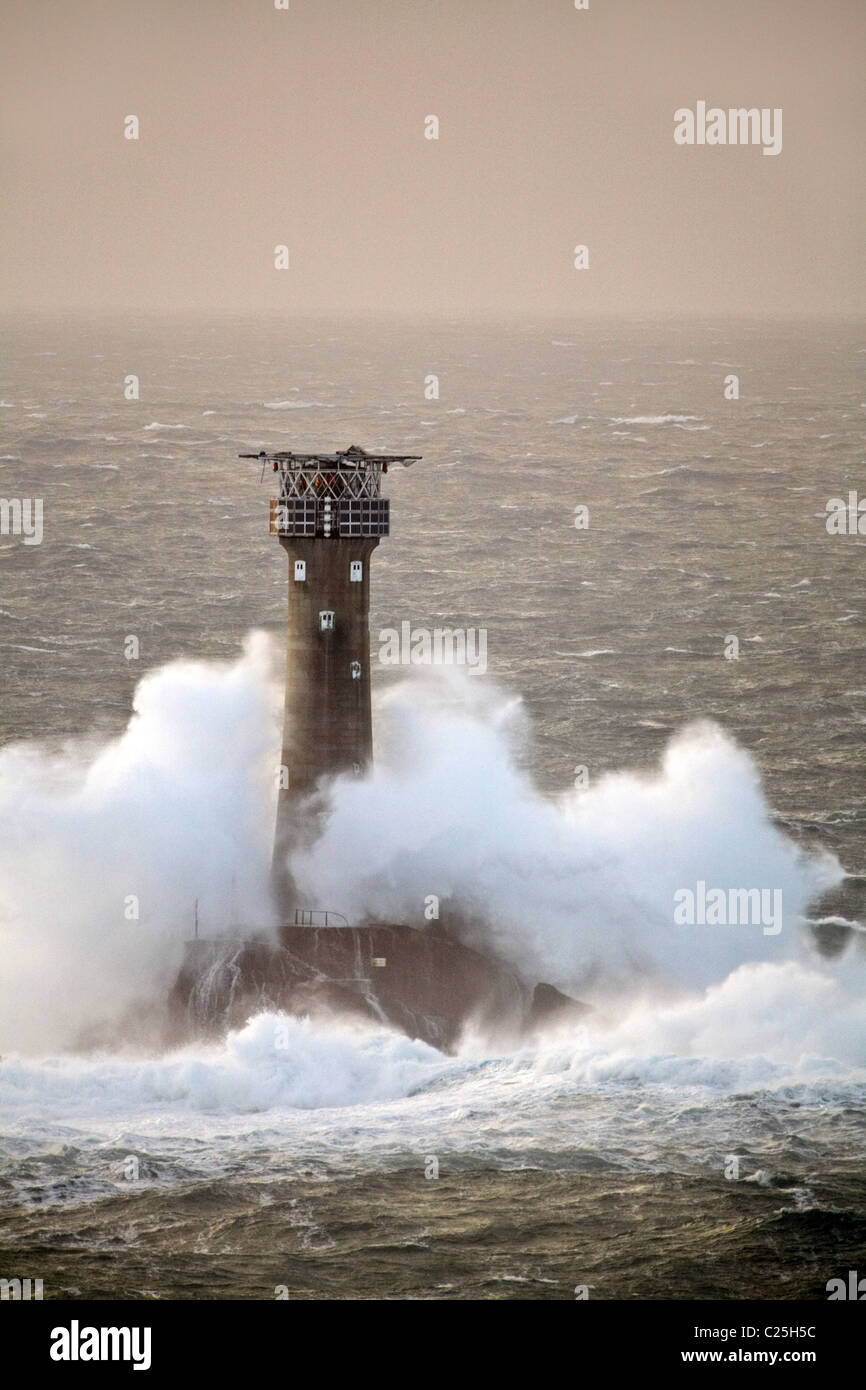 Lighthouse storm waves hi-res stock photography and images - Alamy