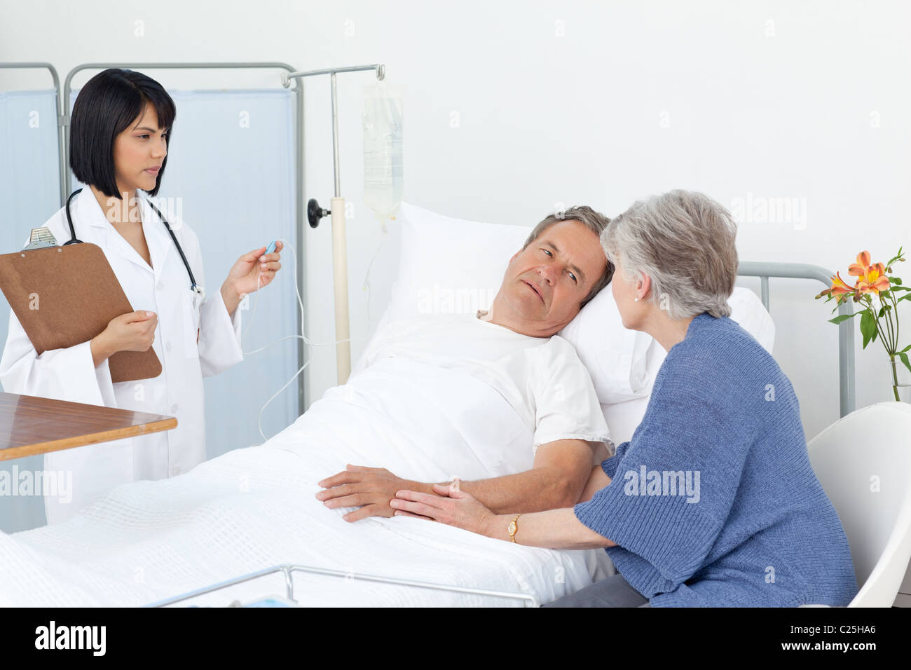 Sick patient couple hospital doctor hi-res stock photography and images ...