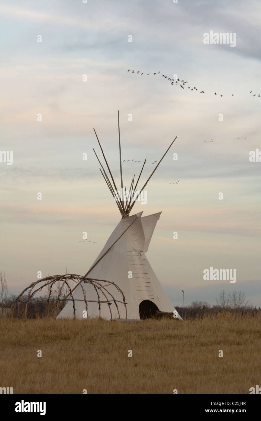 Native American Tee Pee Stock Photo - Alamy