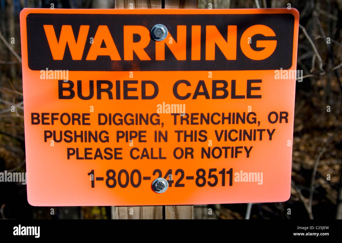 Buried cable sign hi-res stock photography and images - Alamy
