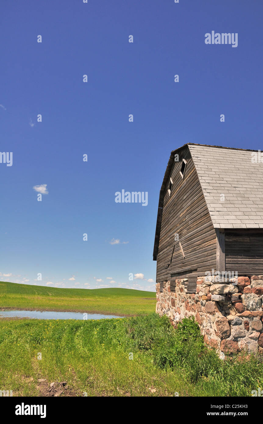 Barn in field canada hi-res stock photography and images - Alamy