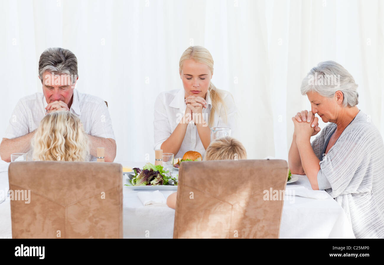 Family praying christian hi-res stock photography and images - Alamy