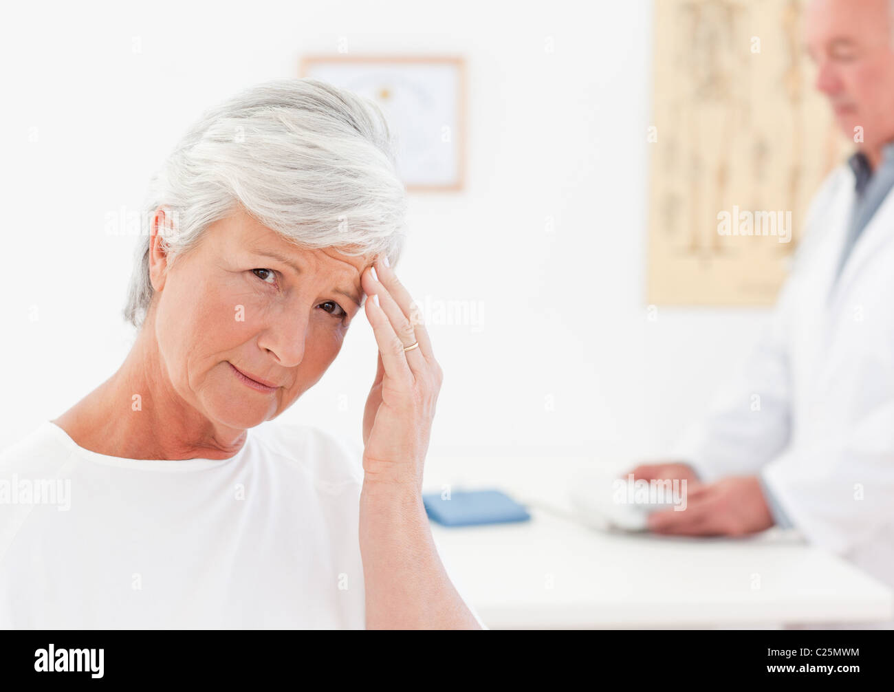 Sick patient with her doctor Stock Photo - Alamy