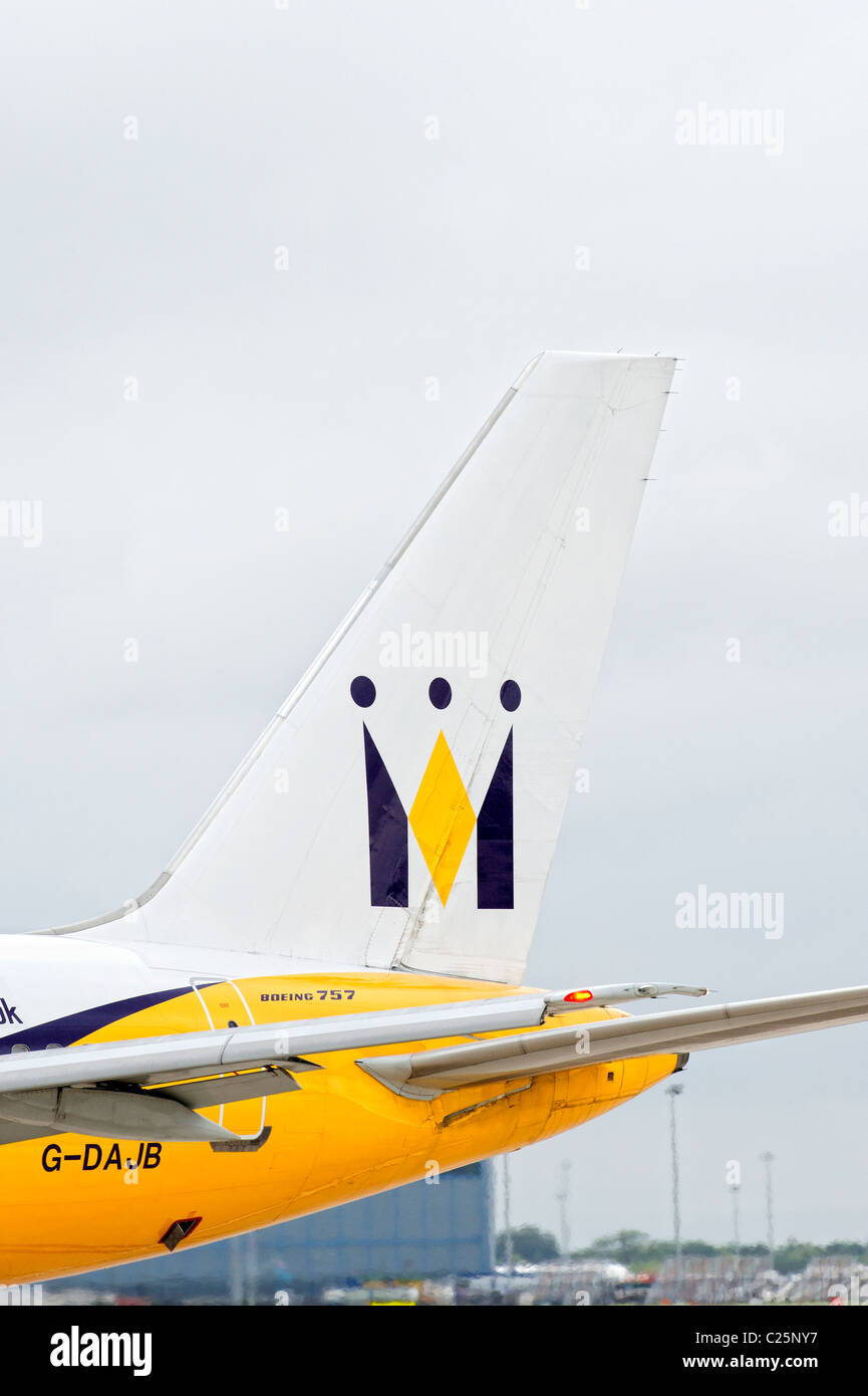 Tail fin united airlines aircraft hi-res stock photography and images ...