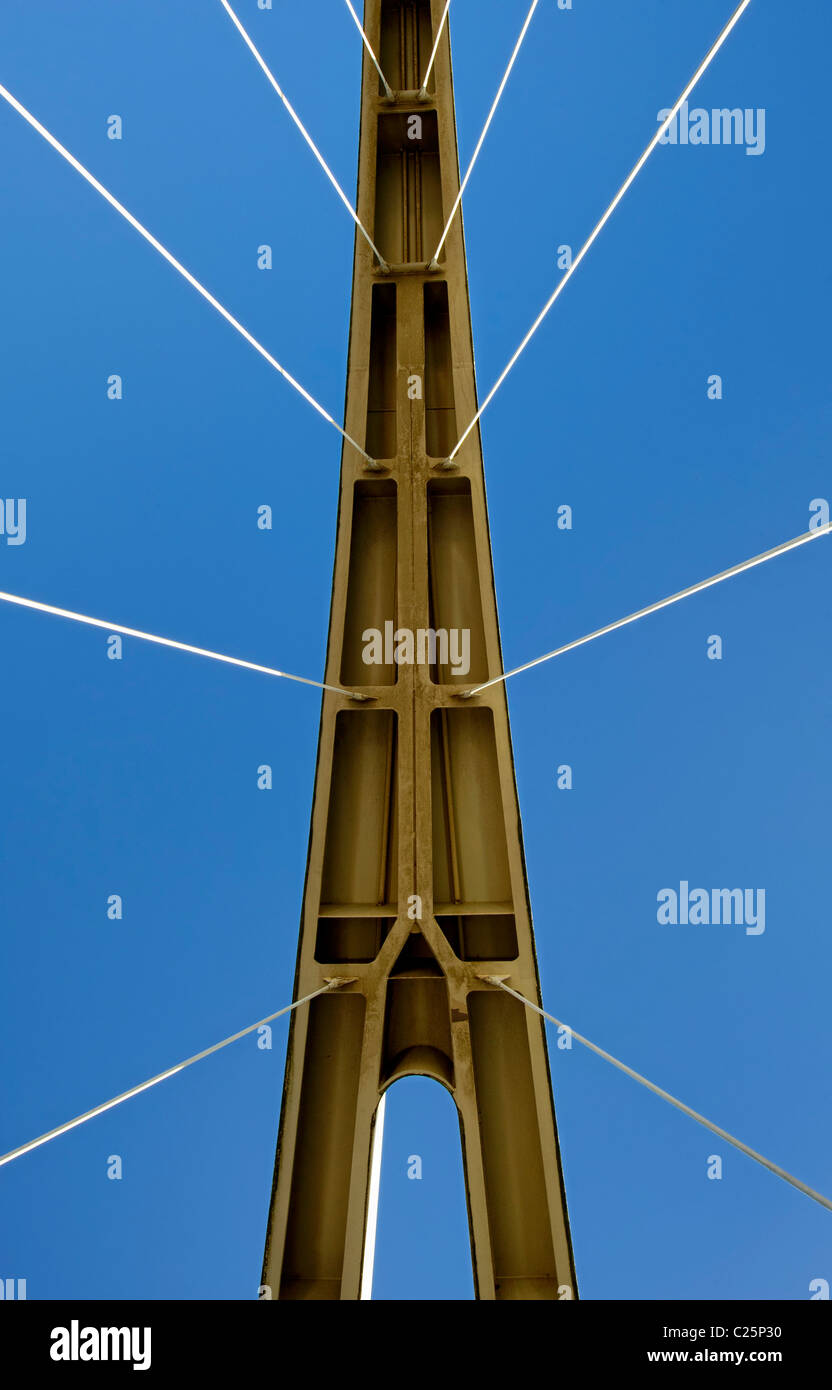 Struts of a bridge hi-res stock photography and images - Alamy