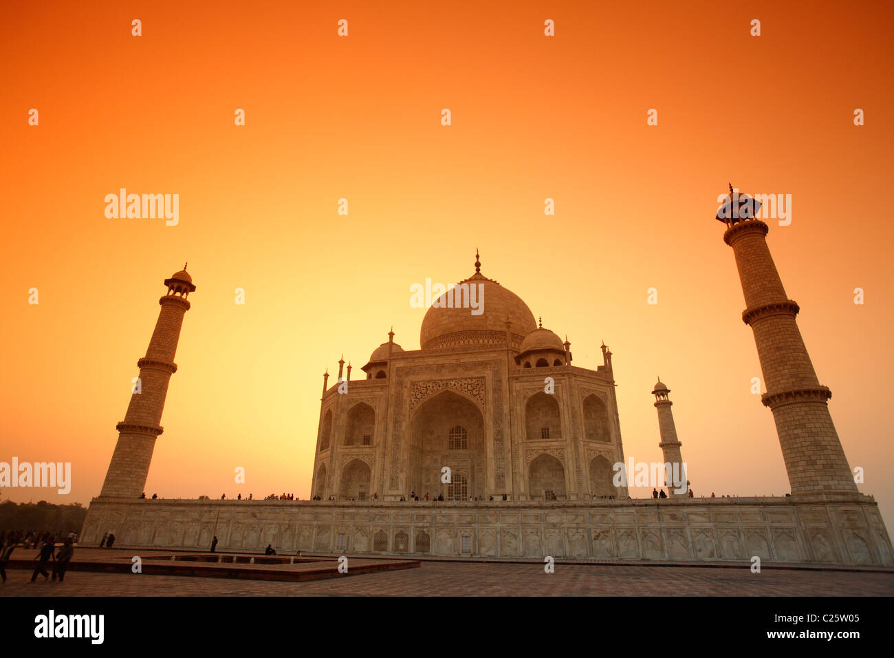 The impressive architecture of the Taj Mahal, Agra, India Stock Photo ...