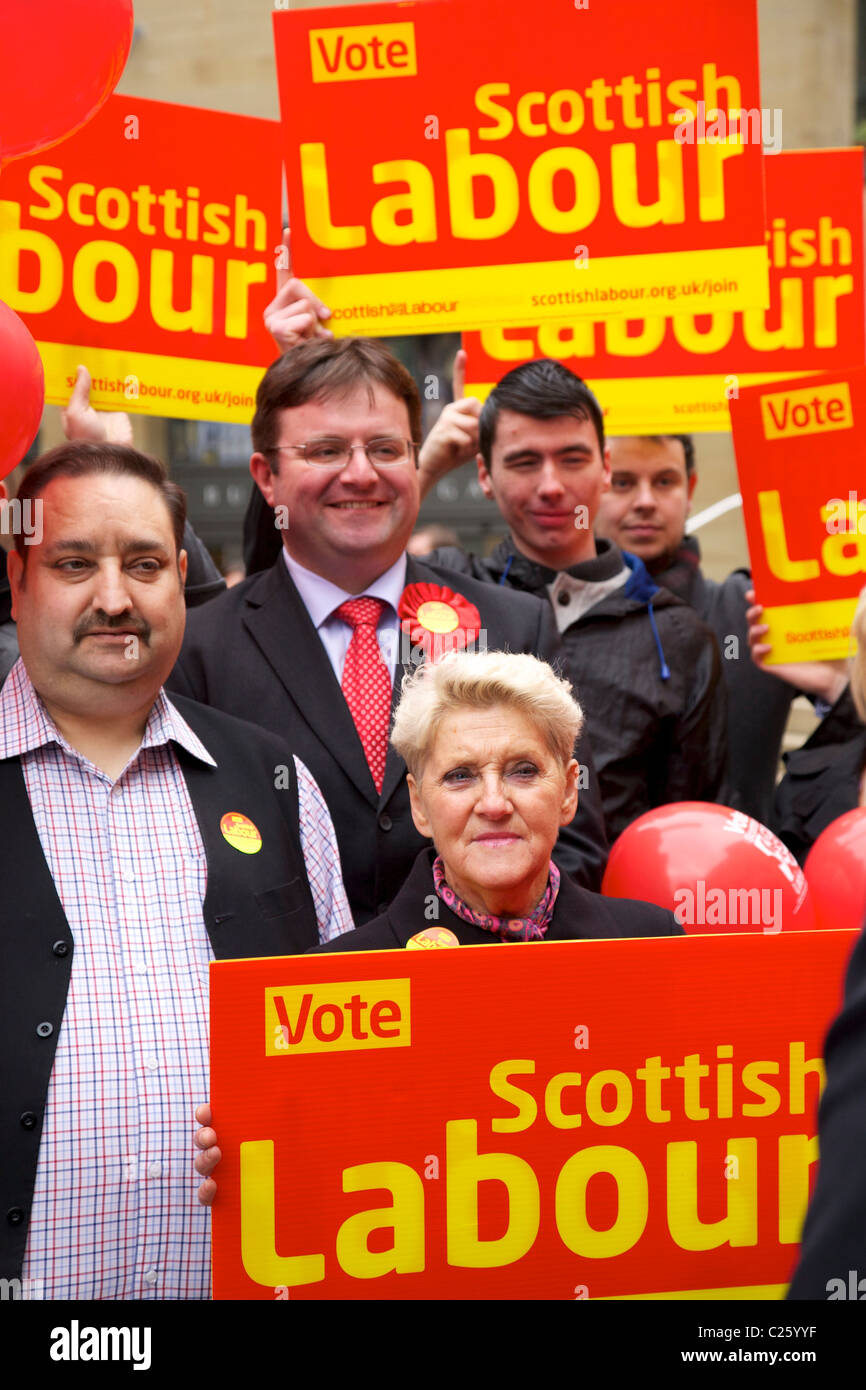 Labour supporters hi-res stock photography and images - Alamy