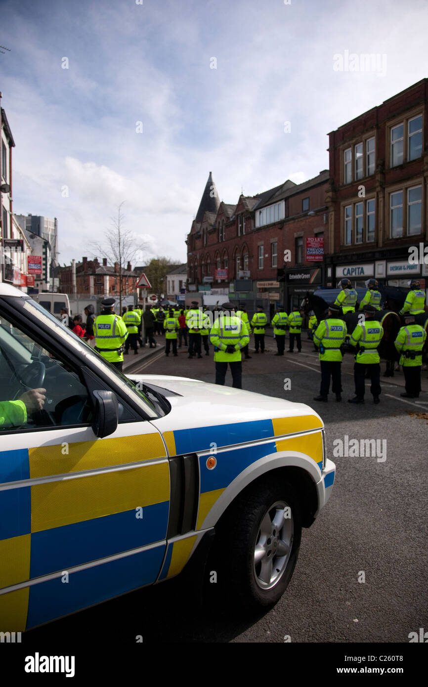 Landrover police vehicle hi-res stock photography and images - Alamy