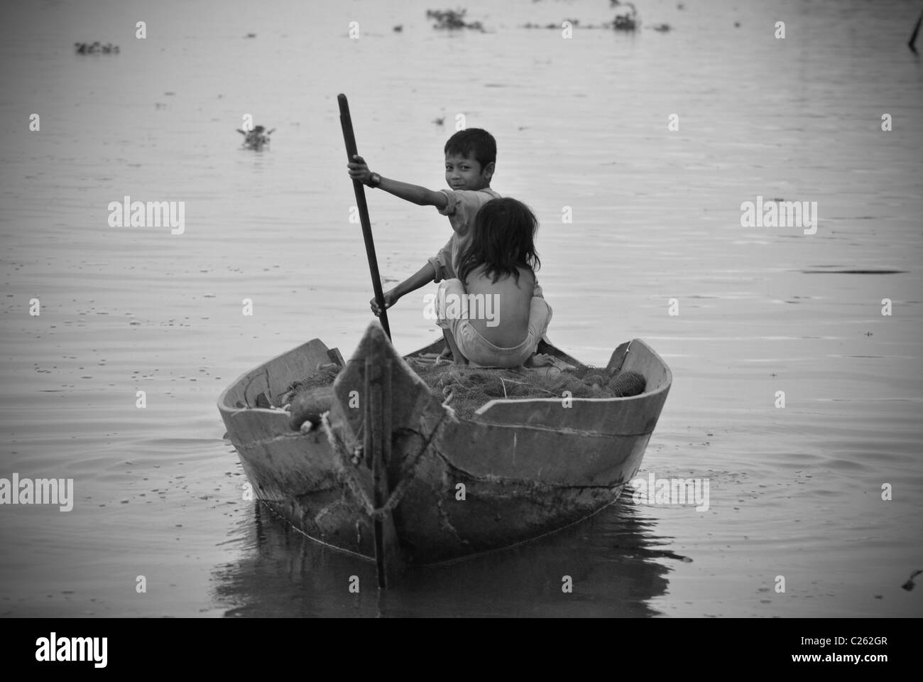 Children rowing boat, Tonle Sap Lake, Cambodia Stock Photo - Alamy