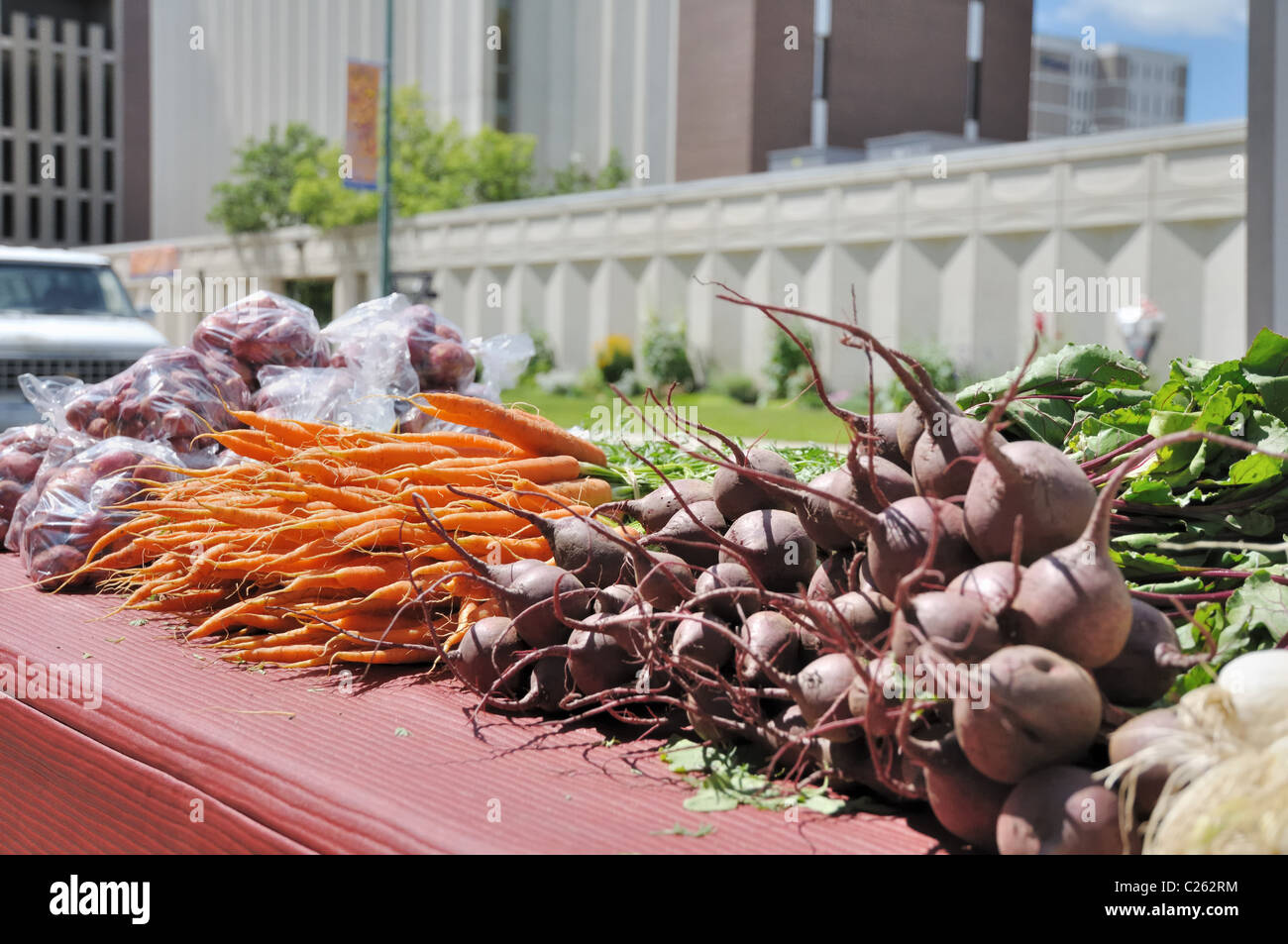 Bunched carrots hi-res stock photography and images - Alamy