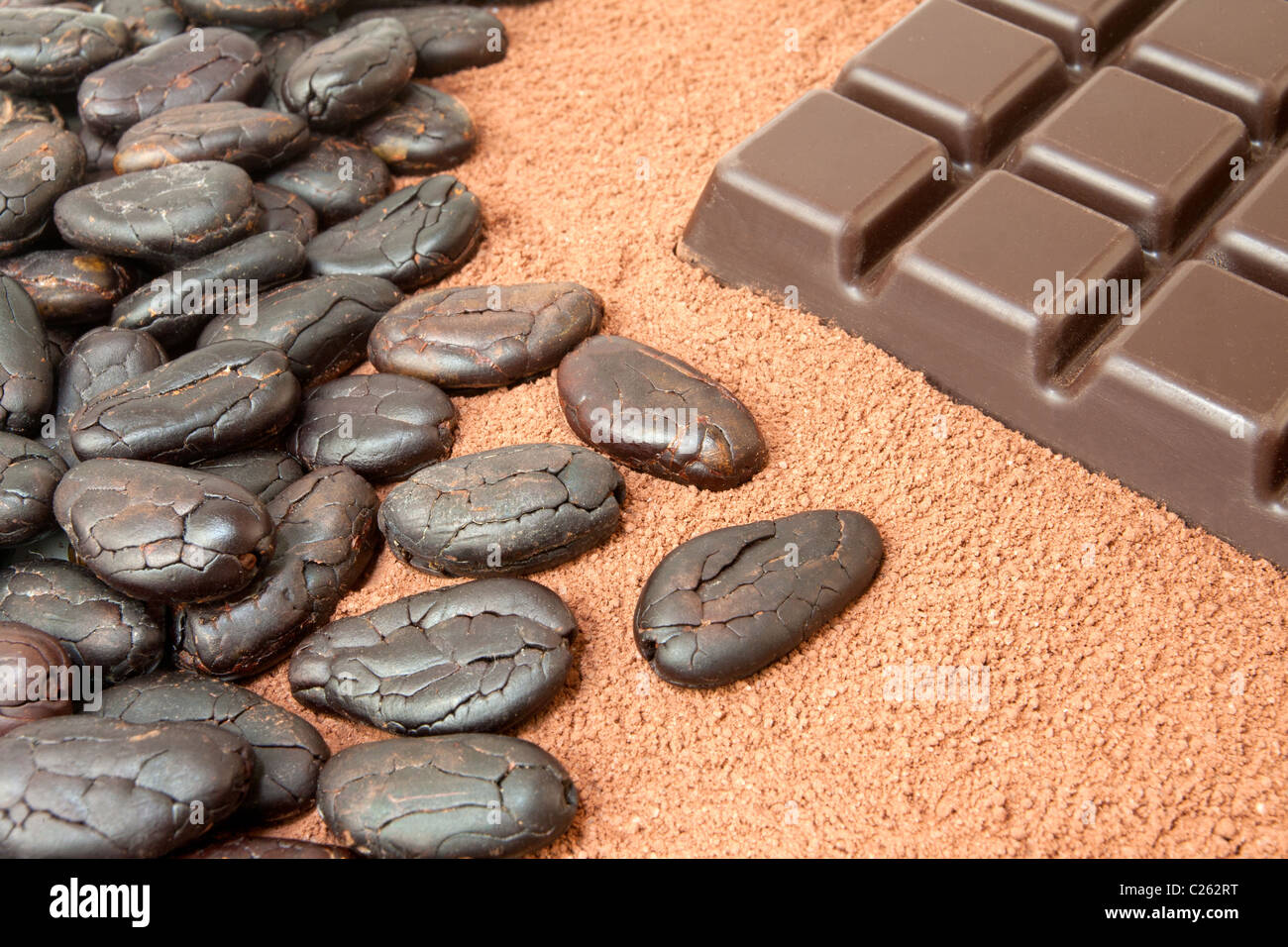 Bar of chocolate, cocoa powder and cocoa beans Stock Photo - Alamy
