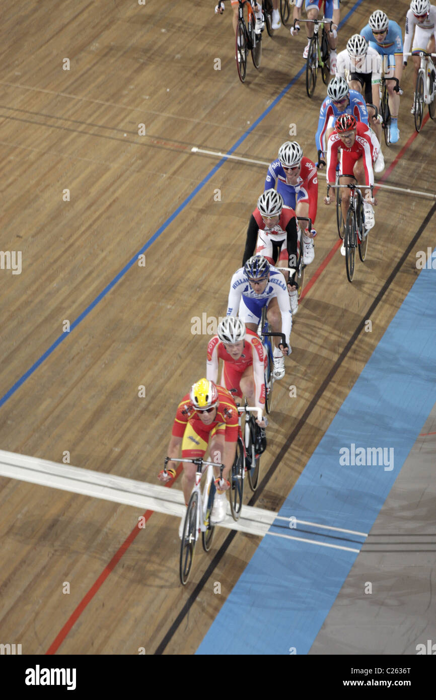 Finish line track cycling hi-res stock photography and images - Alamy