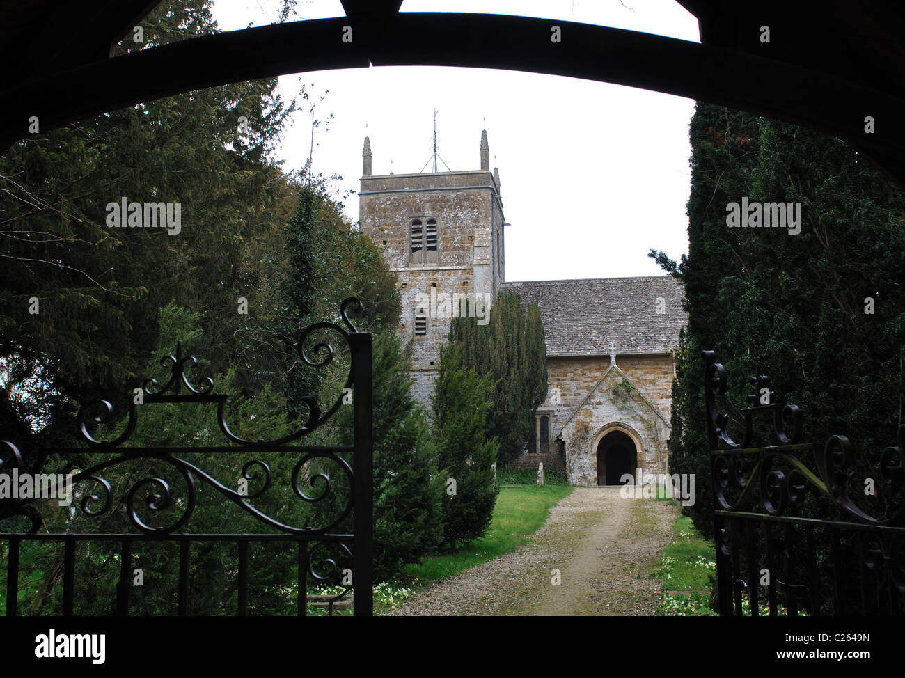 Duns tew village church oxfordshire hi-res stock photography and images ...