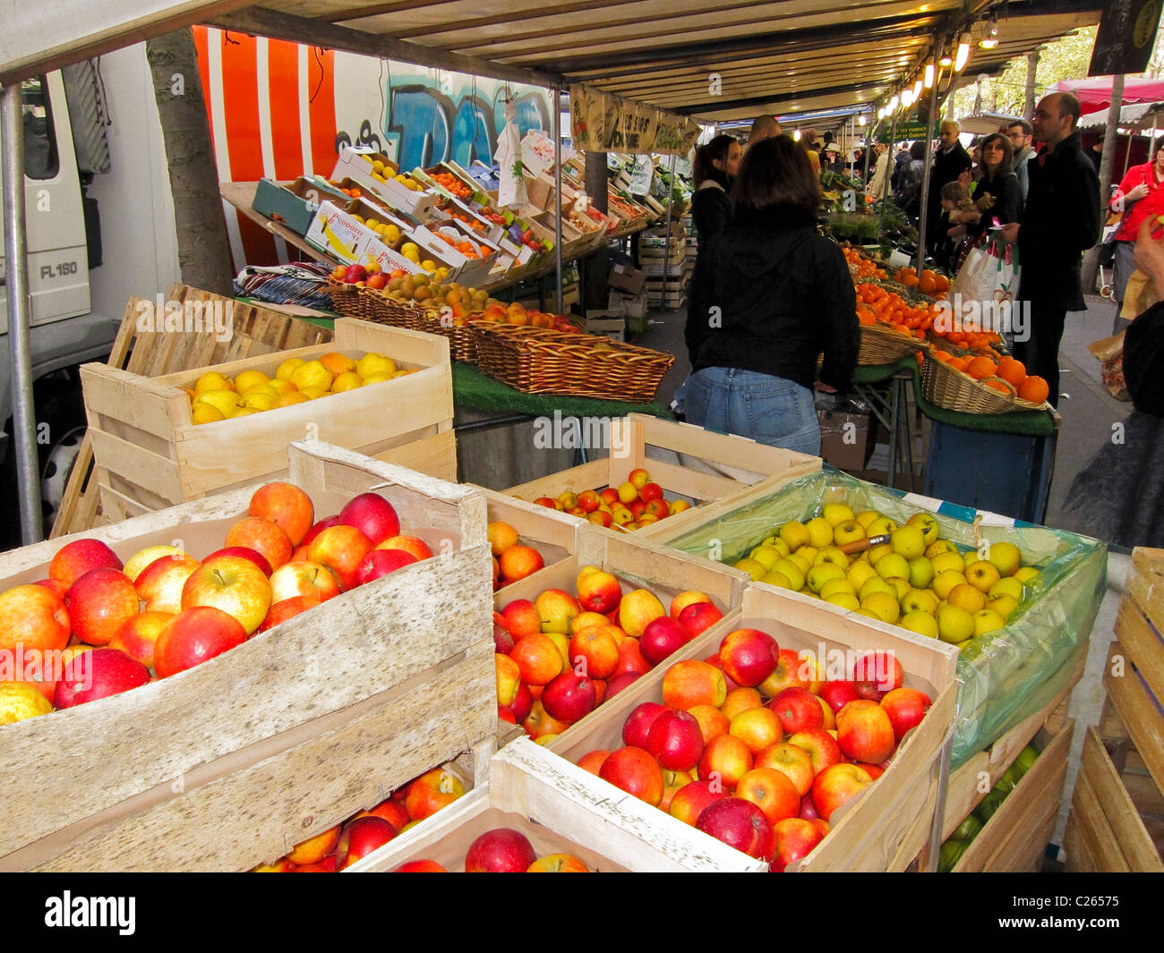 Paris batignolles market hi-res stock photography and images - Alamy