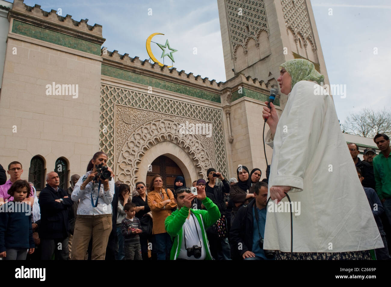People french arabs muslims demonstrating islamophobia hi-res stock photography and images - Alamy
