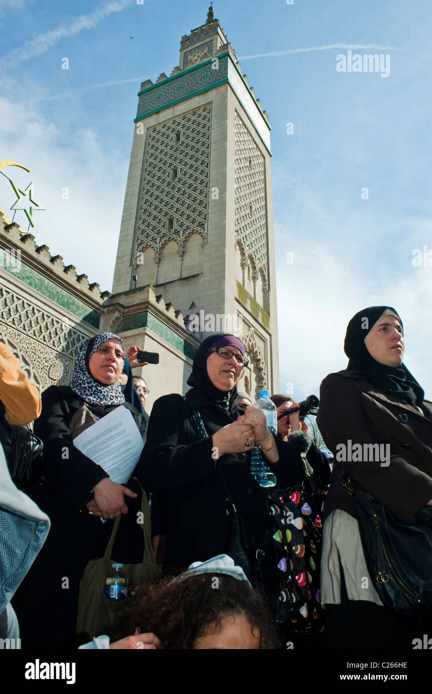 Paris, France, Crowd Muslims, Veiled Women in Hijab, Headscarf ...