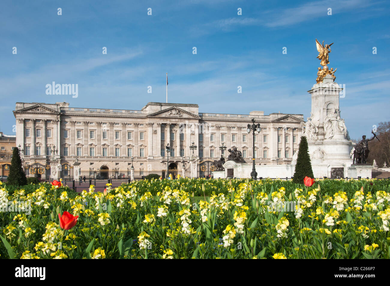 Queen Victoria memorial outside Buckingham palace together with flower ...
