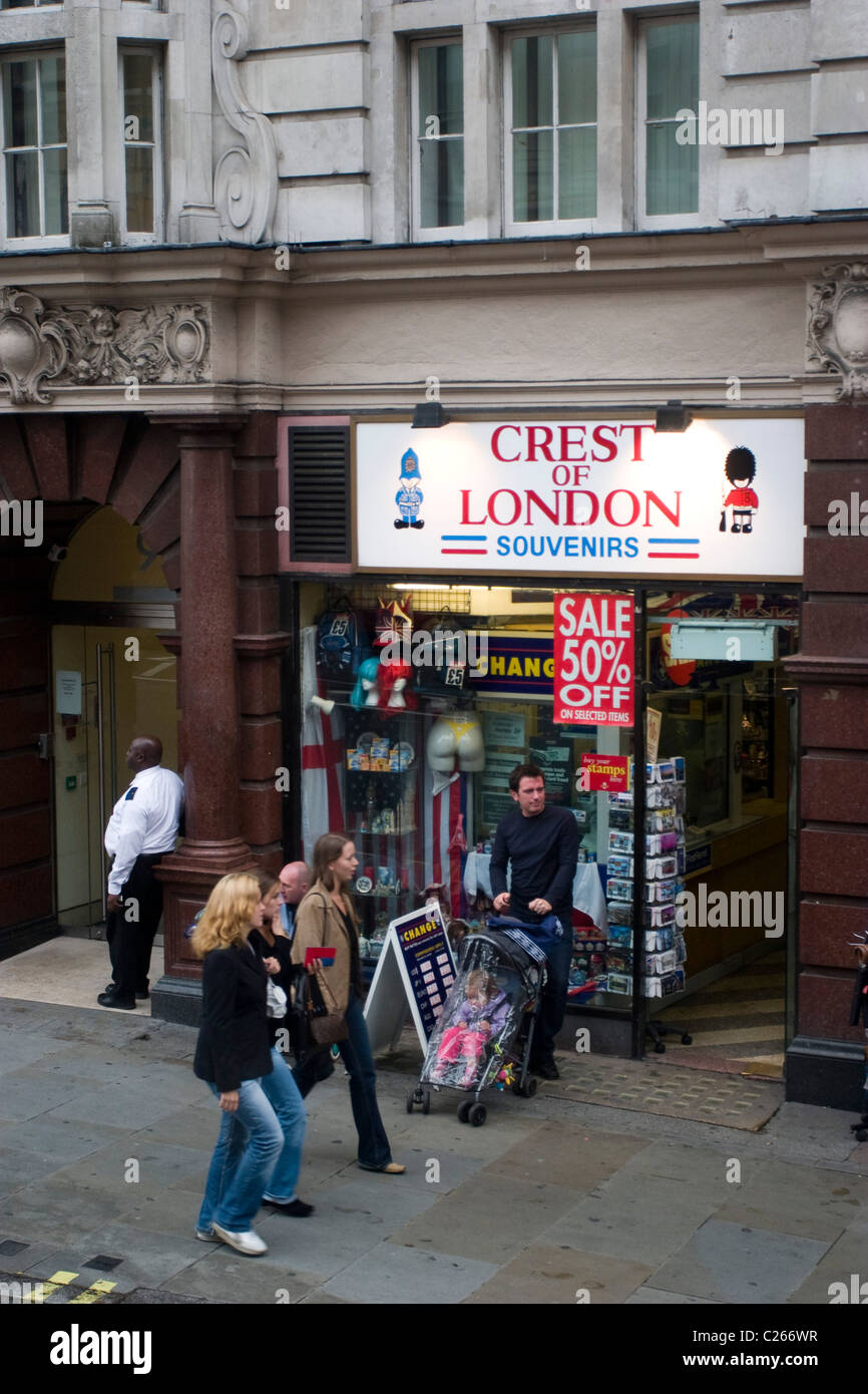 Souvenir shop, Trafalgar Square, London, England Stock Photo - Alamy